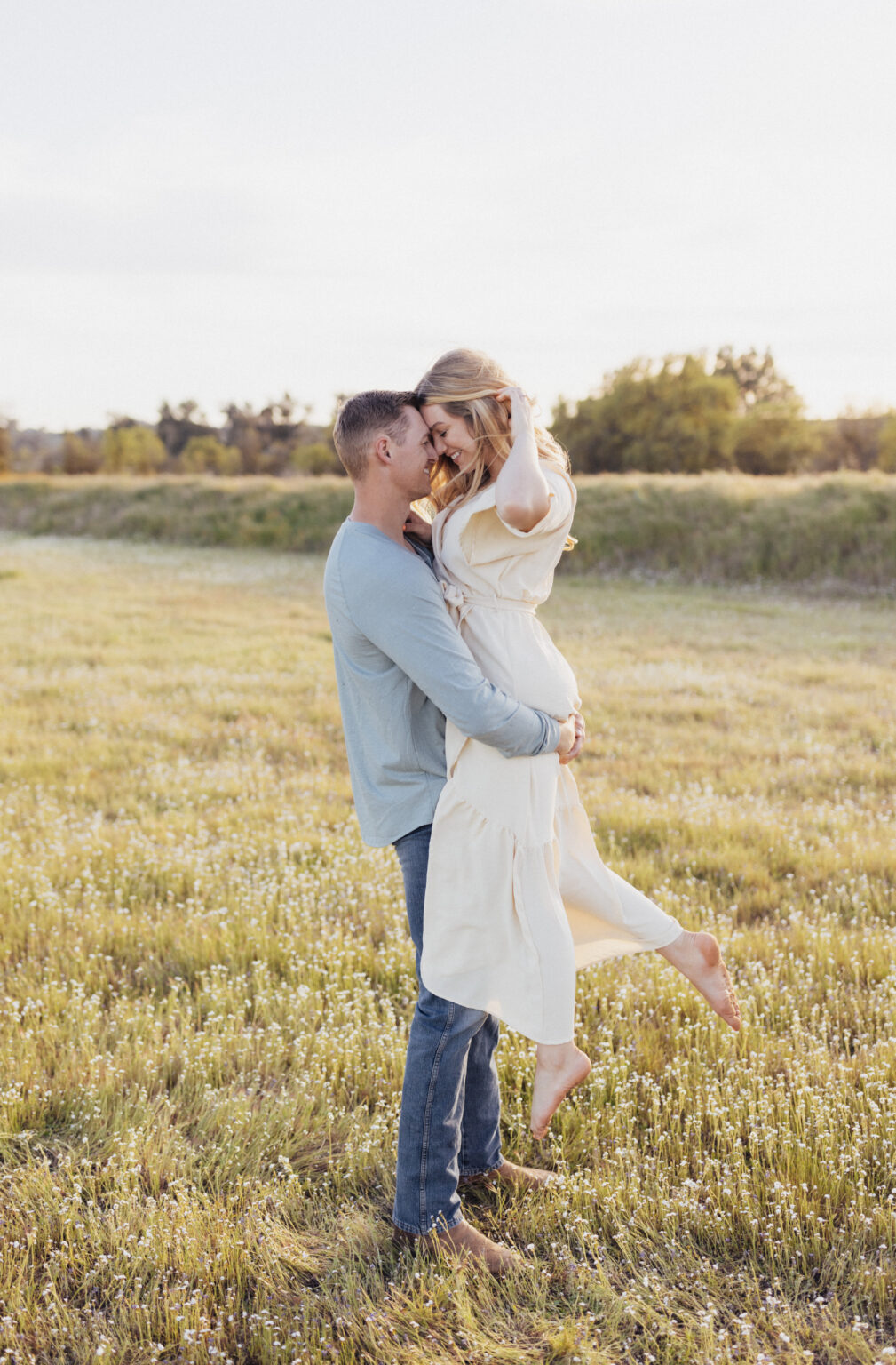Engagement Outfits For Spring Pictures - alyssamichelephoto.net