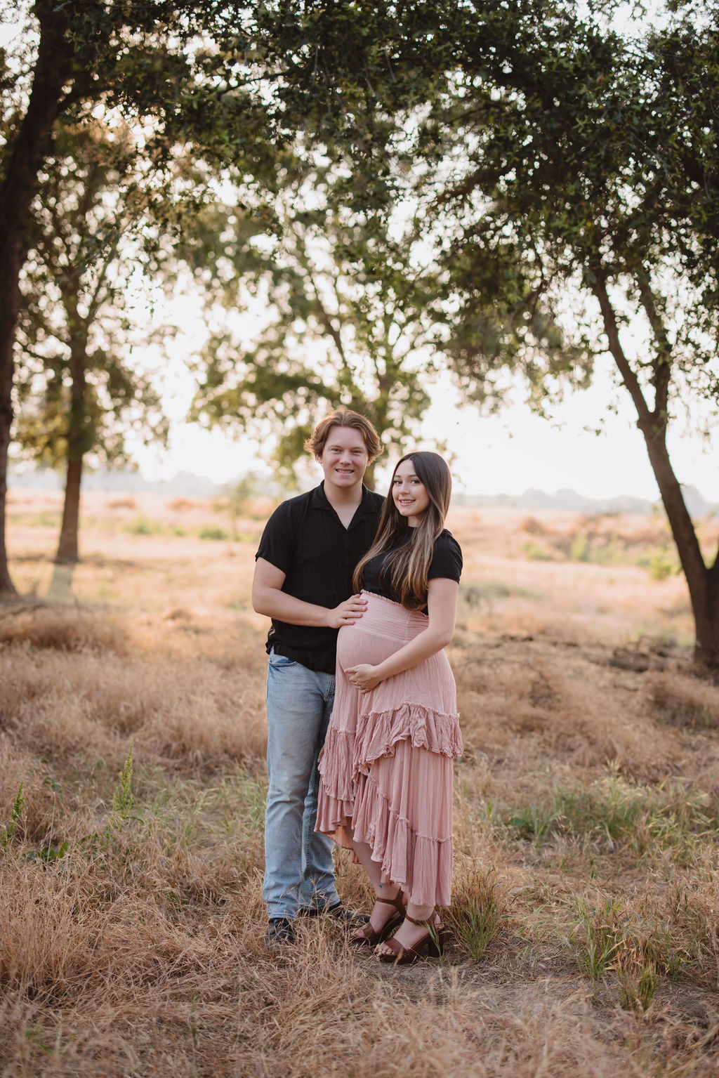 Outdoor Maternity Photos at Kaweah Oaks Preserve | Fresno Maternity ...