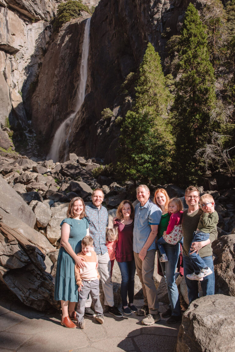 Extended Family Photos in Yosemite | Yosemite Family Photographer - alyssamichelephoto.net