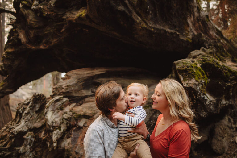 An Epic Sequoia Family Photoshoot at Grant Grove - alyssamichelephoto.net