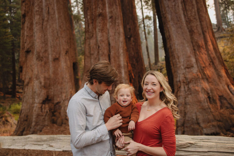 An Epic Sequoia Family Photoshoot at Grant Grove - alyssamichelephoto.net