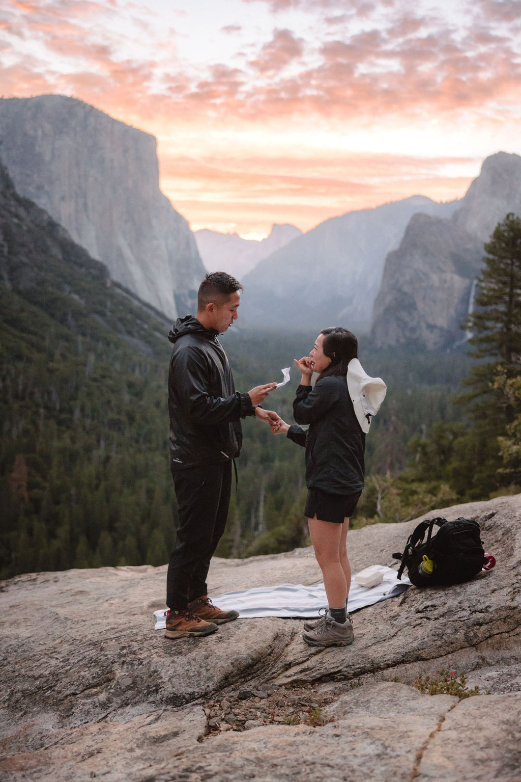 A Sunrise Yosemite Proposal at Tunnel View - alyssamichelephoto.net