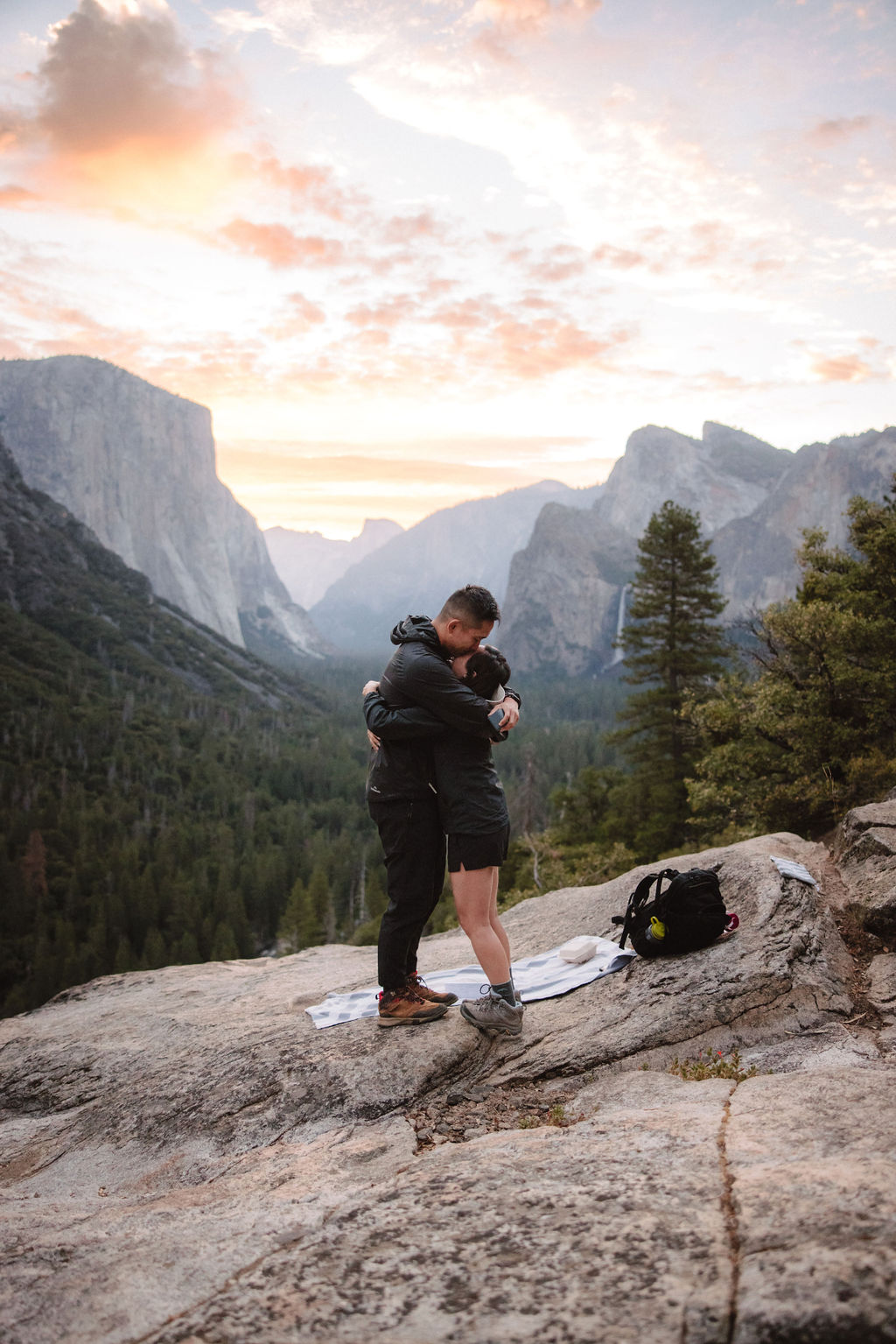 A Sunrise Yosemite Proposal at Tunnel View - alyssamichelephoto.net