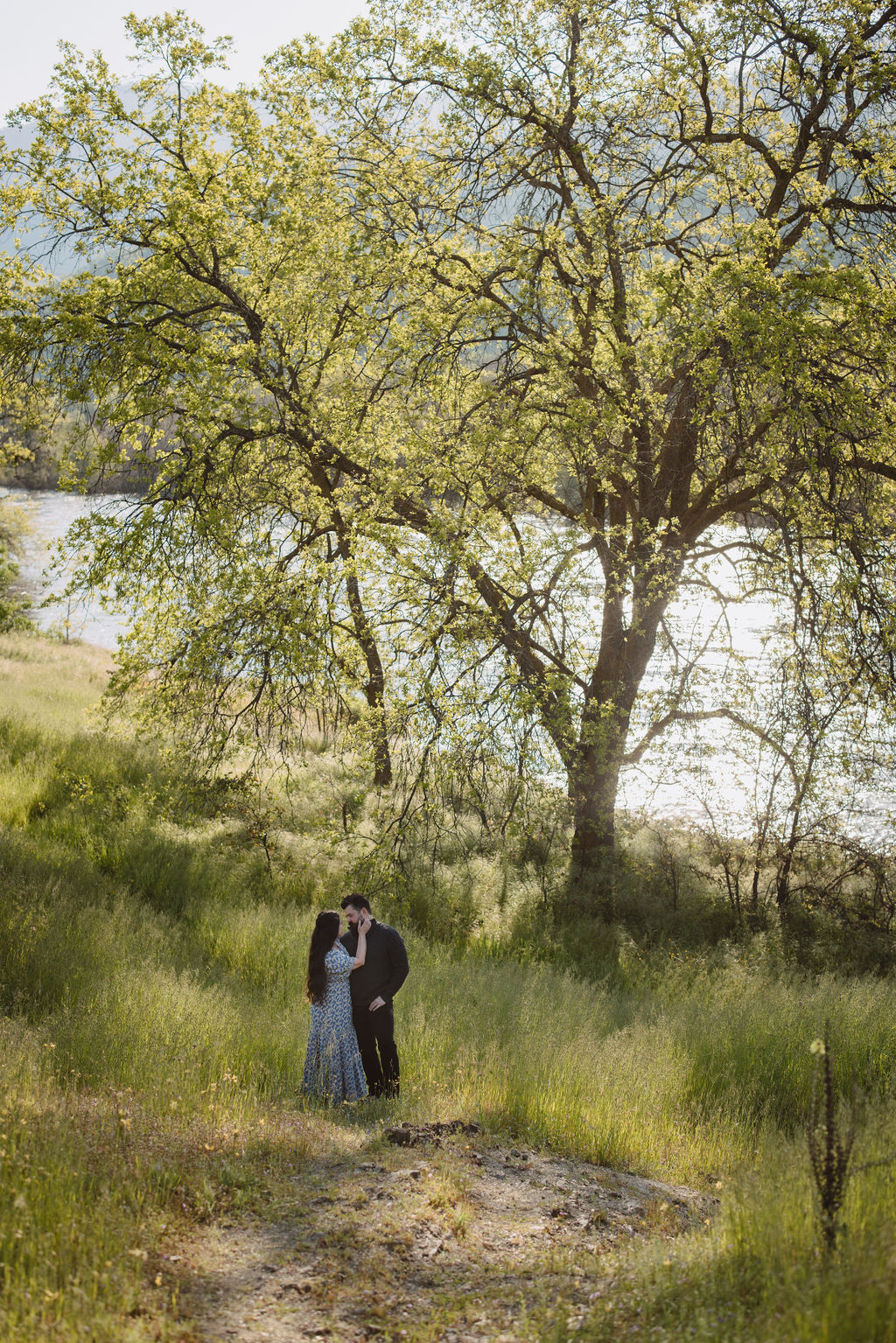 Outdoor Spring Engagement Photos at Winton Park - alyssamichelephoto.net