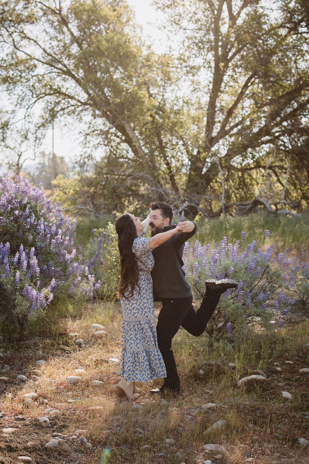 Outdoor Spring Engagement Photos at Winton Park - alyssamichelephoto.net