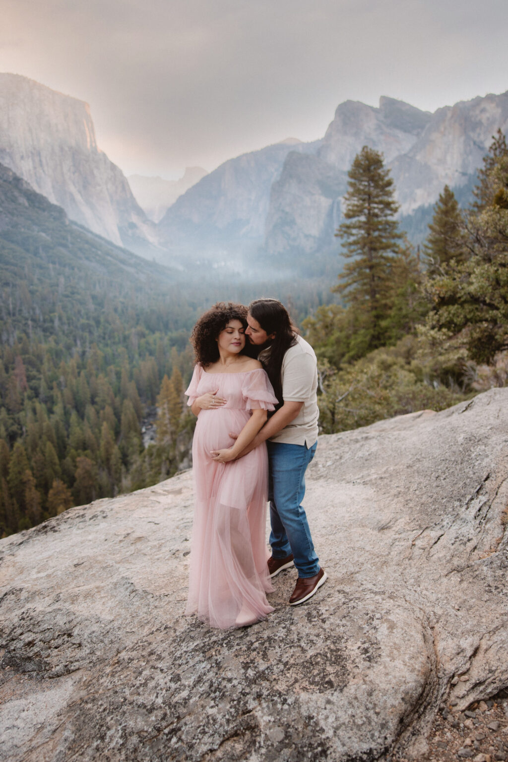 Maternity Photoshoot Outfit Ideas: What to Wear for your Maternity ...